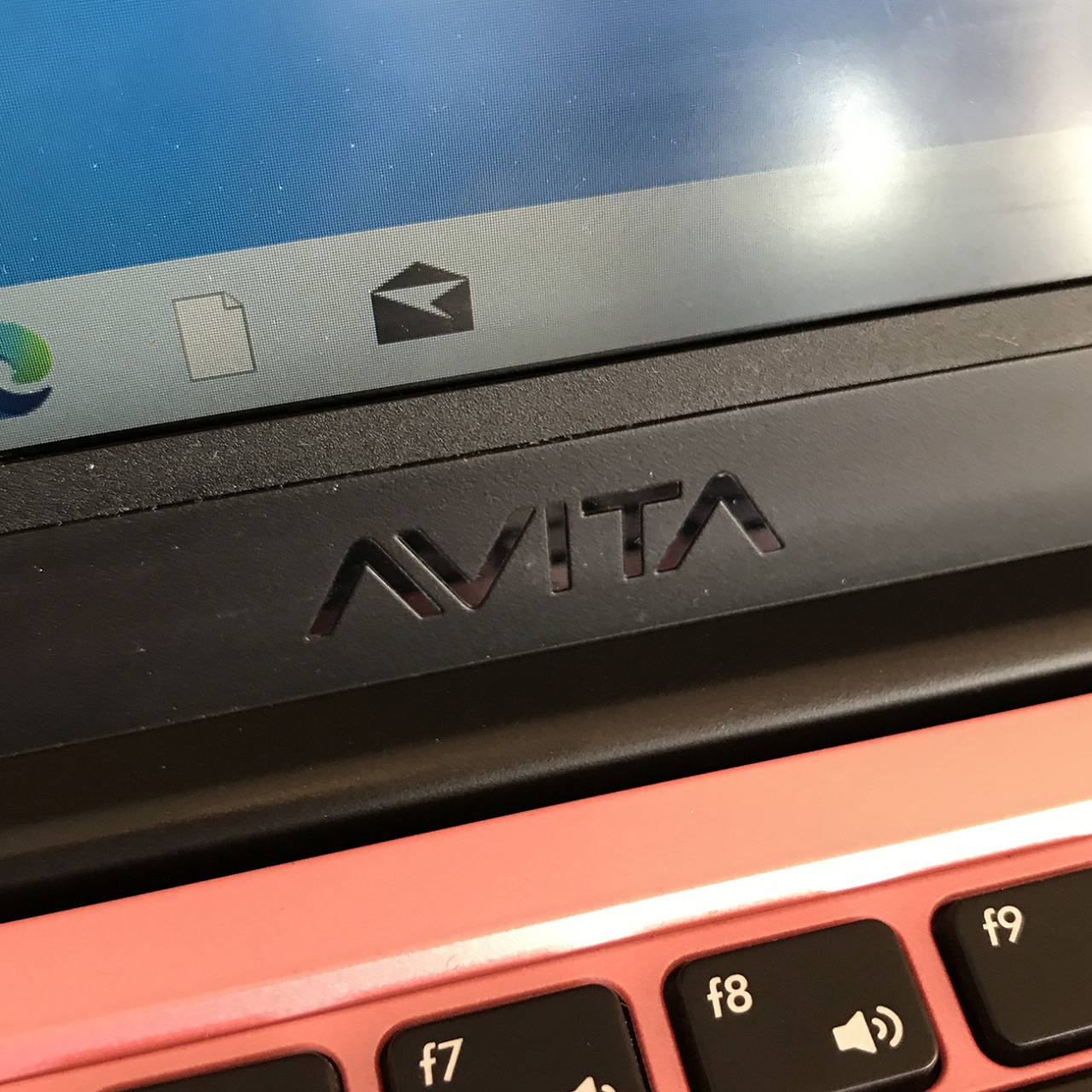 AVITA LIBER V NS14A8 D TWV561-SPA 再起動ループ キーボード不良 部品調達できず修理中断