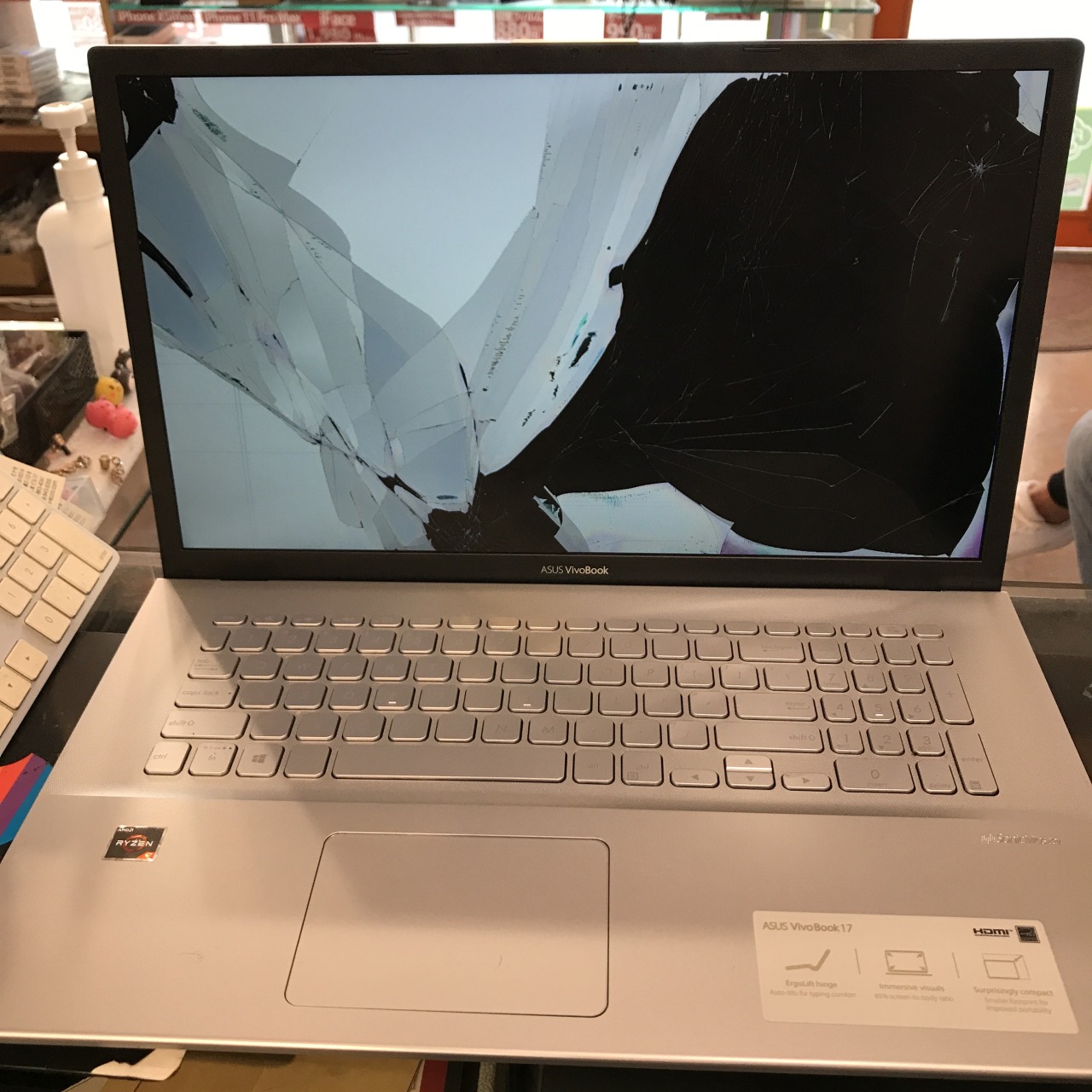 Asus Vivobook M712D 液晶割れ 液晶パネル交換 修理